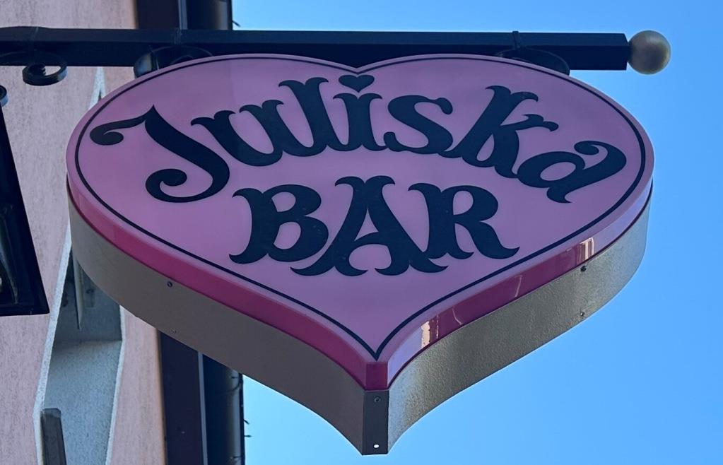 Rätselraten in Reinhausen: Darum hängt das Herz wieder vor der Juliska-Bar