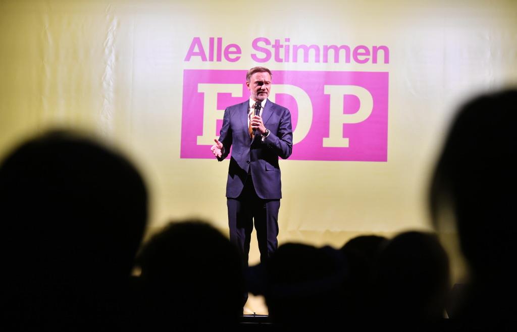„Wir wollen den Lindner sehen!“ – FDP-Chef spricht in Regensburg und ...