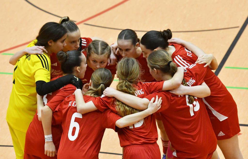 Packende Futsal-Show in Kelheim: U15-Juniorinnen begeistern bei der ...