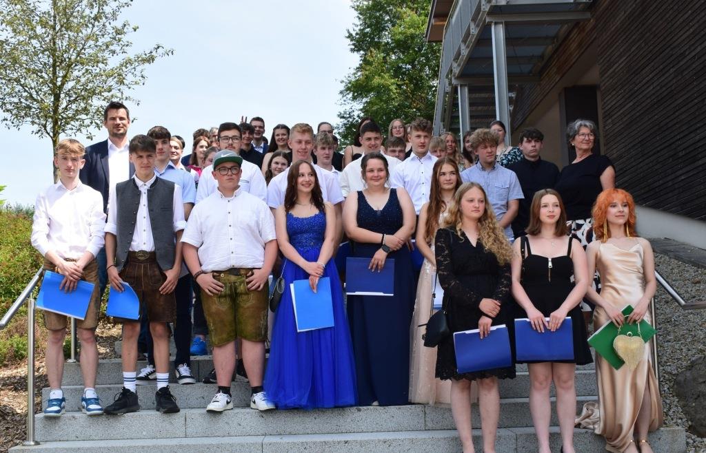 Mittelschule verabschiedet Absolventen: „Habt Mut zu eigenen ...
