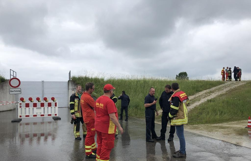 In Neustadt halten Einsatzkräfte die Deiche im Blick
