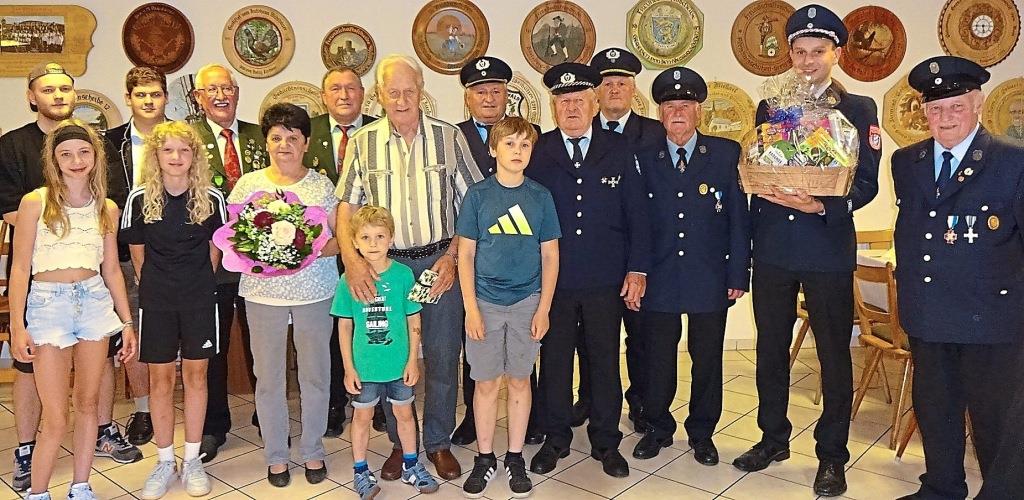 Vereinsdelegationen ließen Jubilar Erwin Meier hochleben