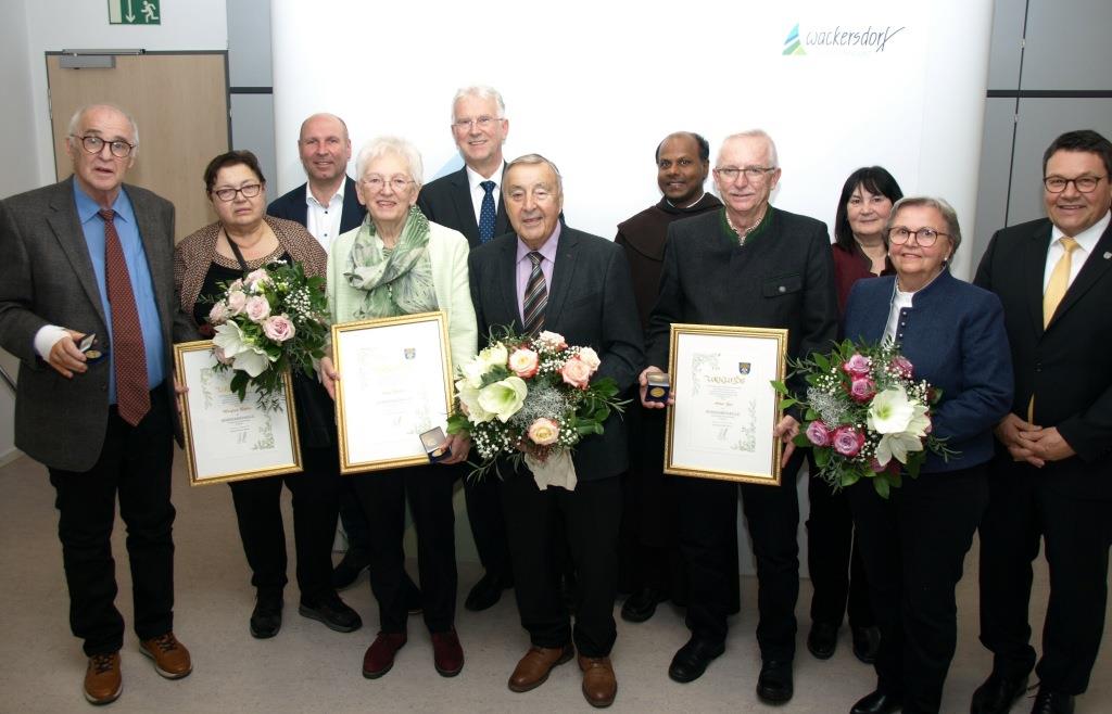 Manfred Rittler, Annelies Buttler und Artur Gut aus Wackersdorf mit ...