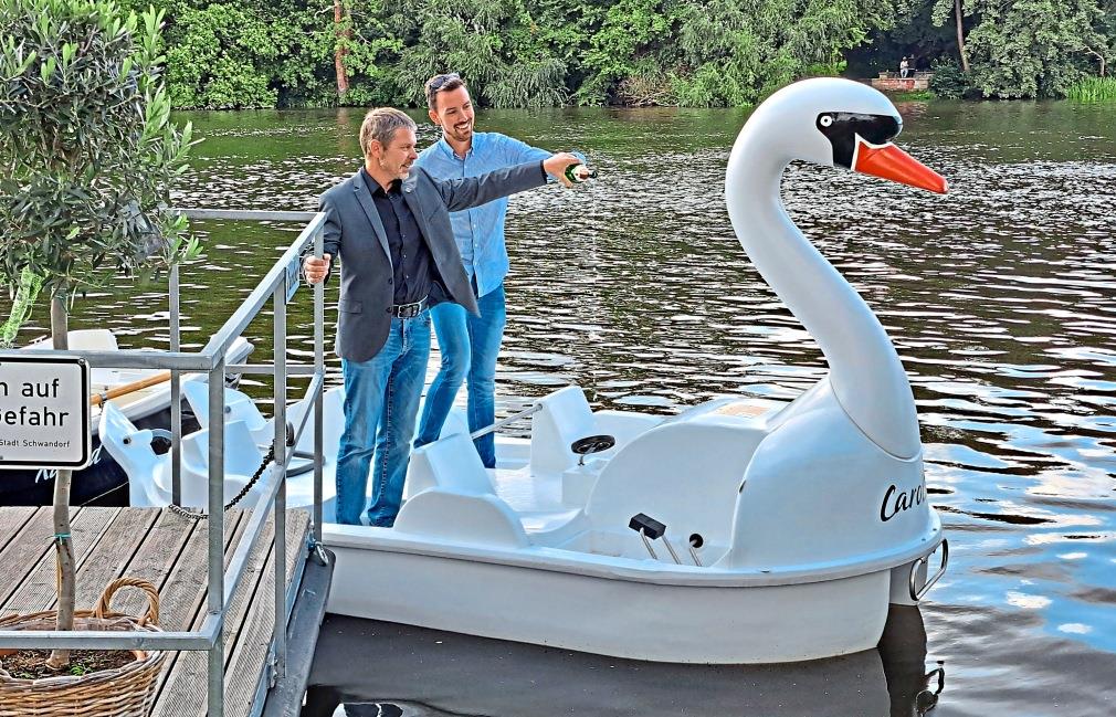 Mit einem Schwan auf der Naab schippern: Schwandorf hat jetzt drei neue ...