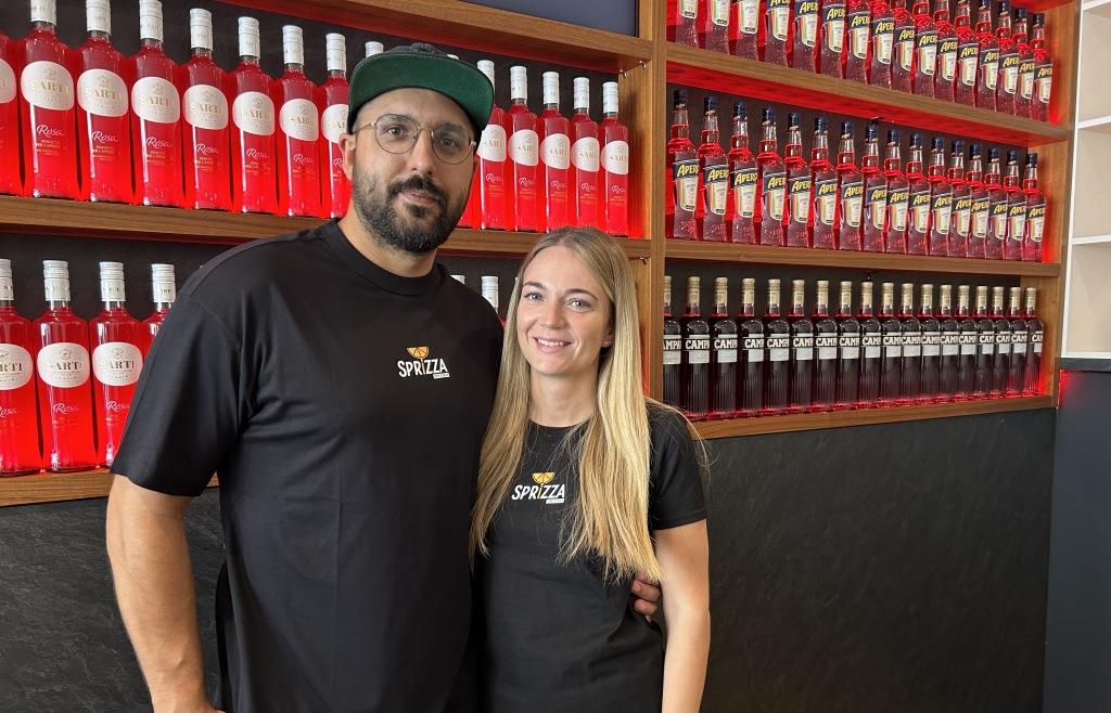 „Sprizza“ eröffnet am Bismarckplatz: Neue Spritz-Bar für die größte ...
