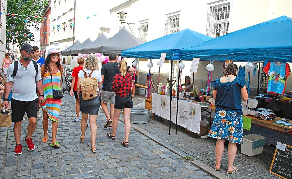 Straßenfest lockt viele Besucher an