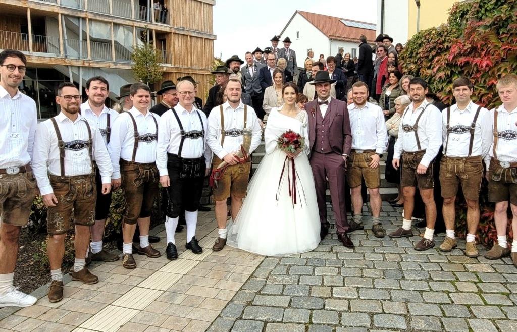 Salutschüsse zur Feier des Tages für das Brautpaar Lena und Markus ...