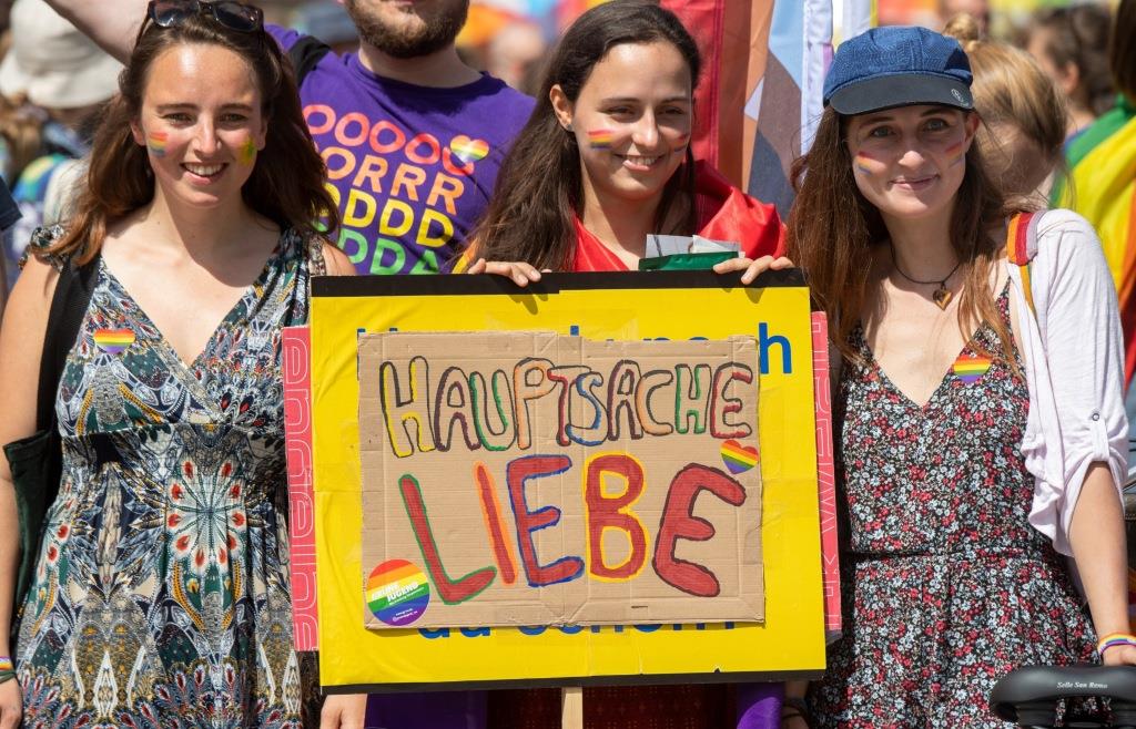 „Ich bin trans“: Wie Eltern damit umgehen können – In Neumarkt finden ...