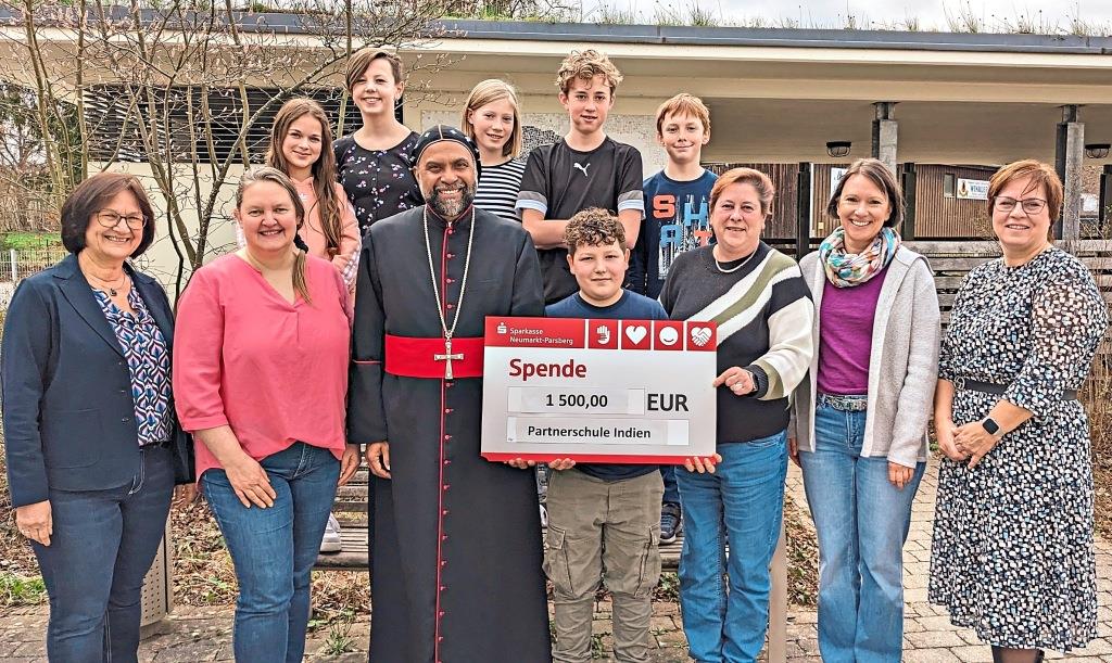 Realschule spendet 1500 Euro für Indien