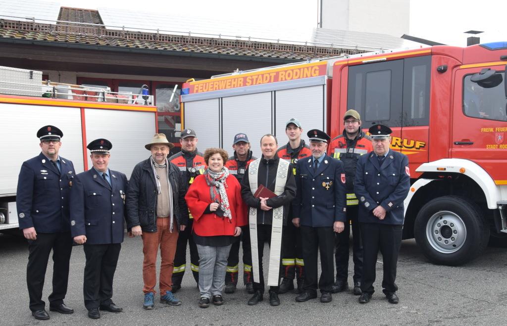 Ersatzbeschaffung ein Quantensprung: Segen für neues Tanklöschfahrzeug ...