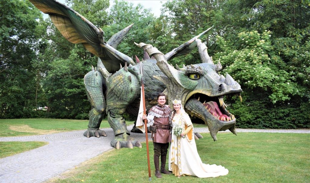 Ritterpaar Rebecca Bauer und Alexander Pongratz lud zum Fototermin auf Schloss Voithenberg