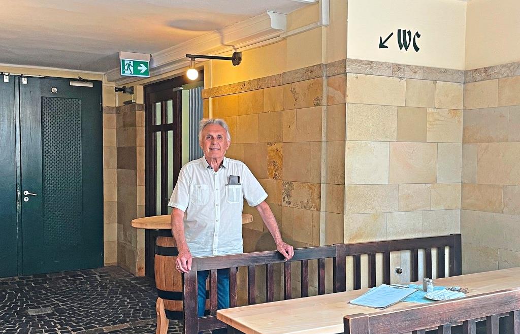 Ein Mord auf der Herrentoilette im Kneitinger: Neuer Roman aus Regensburg