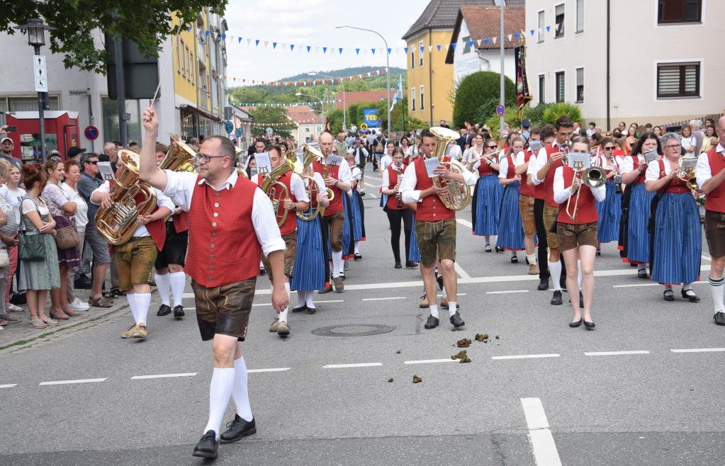 Roding feiert: Einzug war der erste Glanzpunkt der Volksfest-Tage