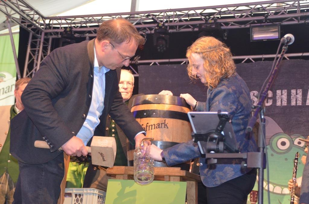 Frühlingsfest in Cham: Nach acht Schlägen fließt das erste Bier