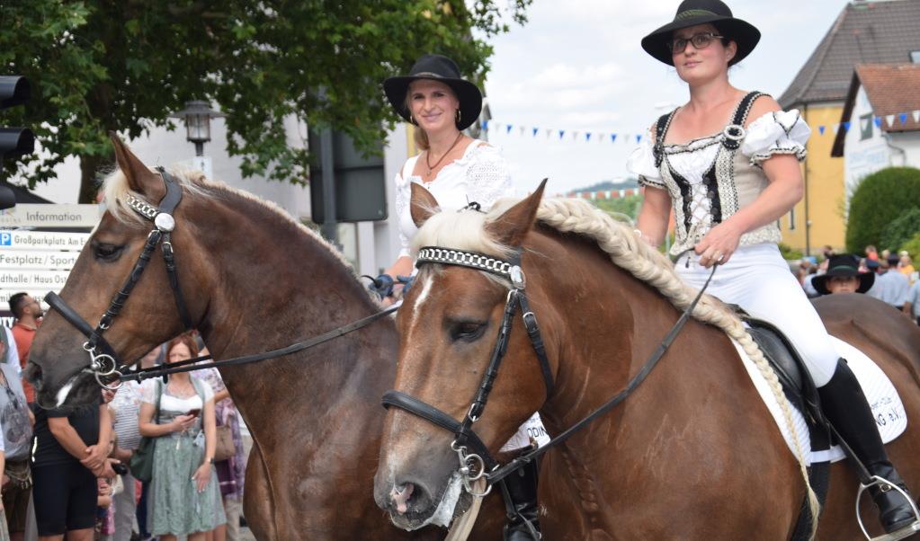 Roding feiert: Einzug war der erste Glanzpunkt der Volksfest-Tage