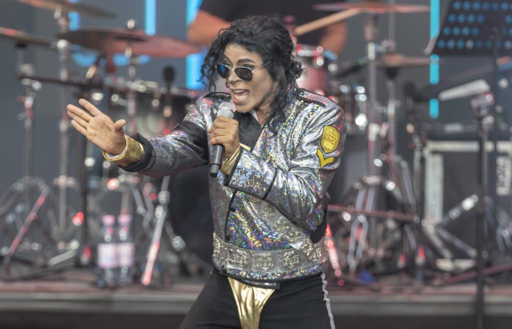 Der „King of Pop“ begeistert bei den Schlossfestspielen erst nach der Pause