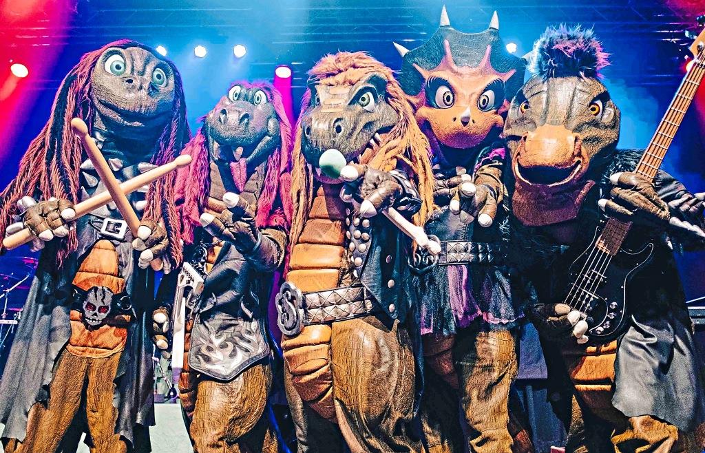 Dino-Band heizt kleinen Rockfans ein