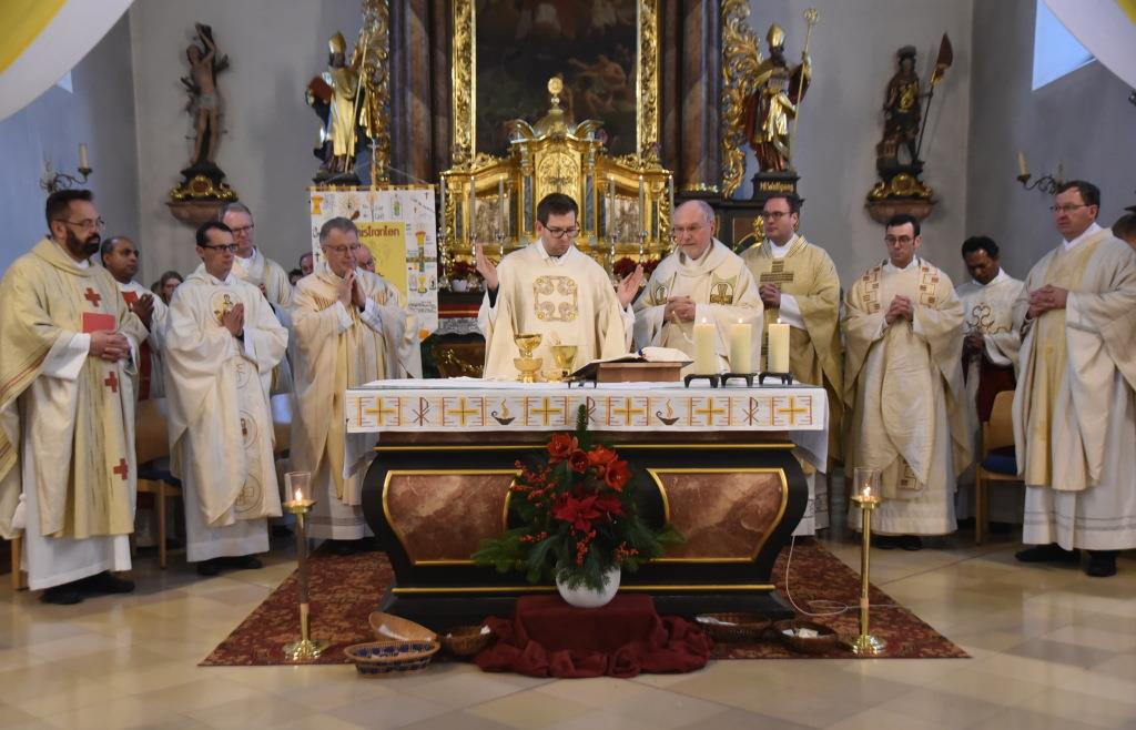 Thalmassing: Pfarrer Alexander Ertl tritt sein neues Amt an – Dekan ...