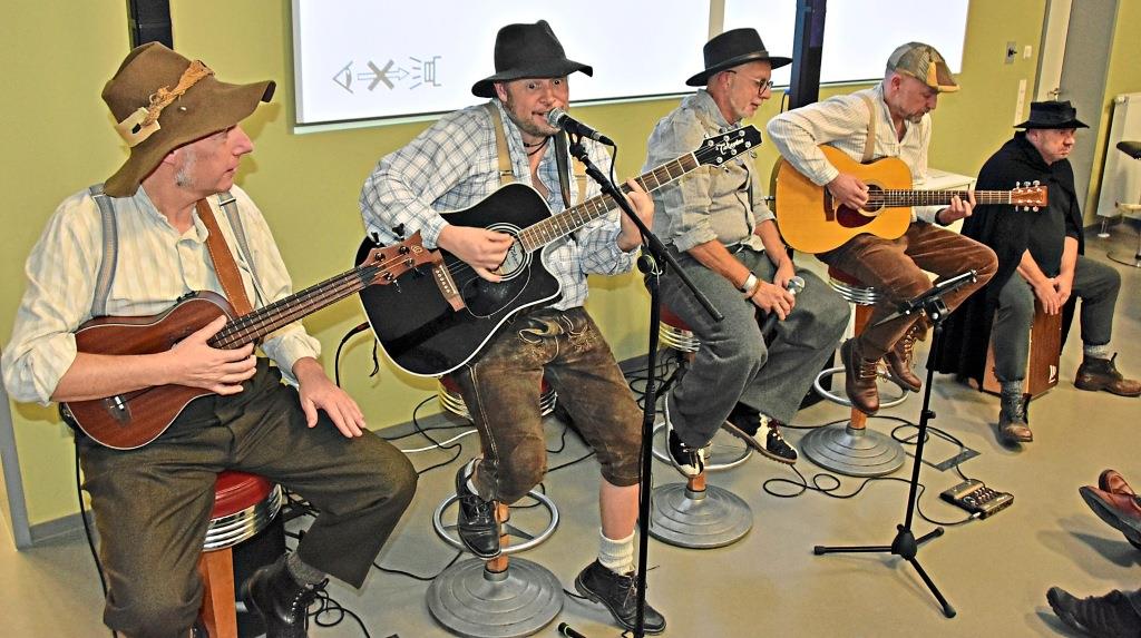 Woidbluad begeistert in Bad Kötzting mit „Weltpremiere“ des Räuber ...