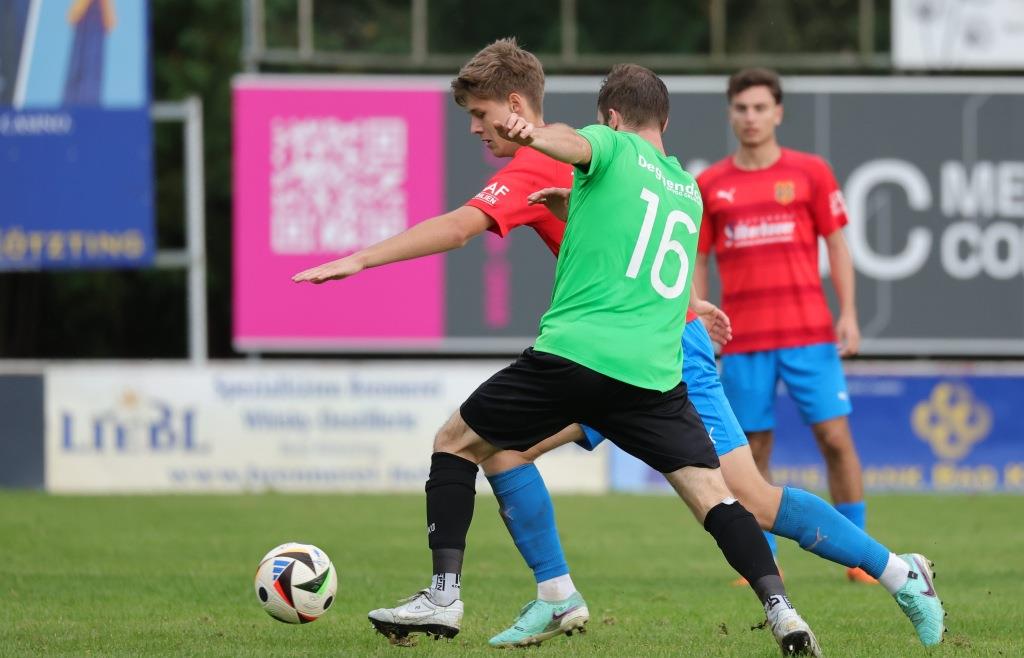Rotblauer Jubel nach Traumtor von Spirek