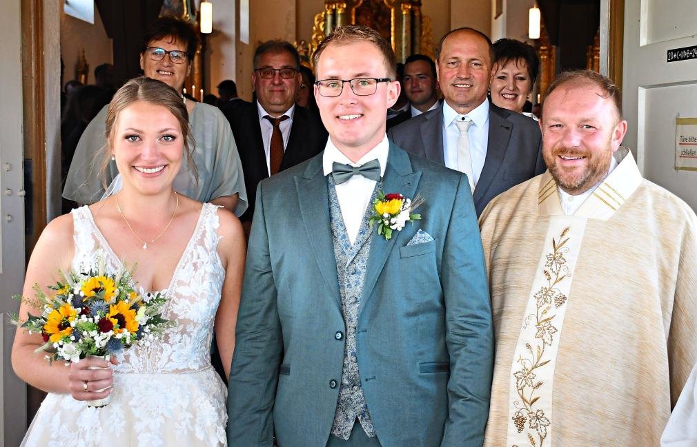 Verliebt am Vatertag: Jetzt sind Theresa und Stefan ein Ehepaar