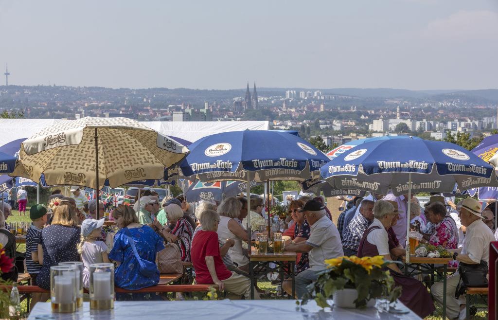 Bergfest mit vielen Perspektiven: So schön wurde am Regensburger ...