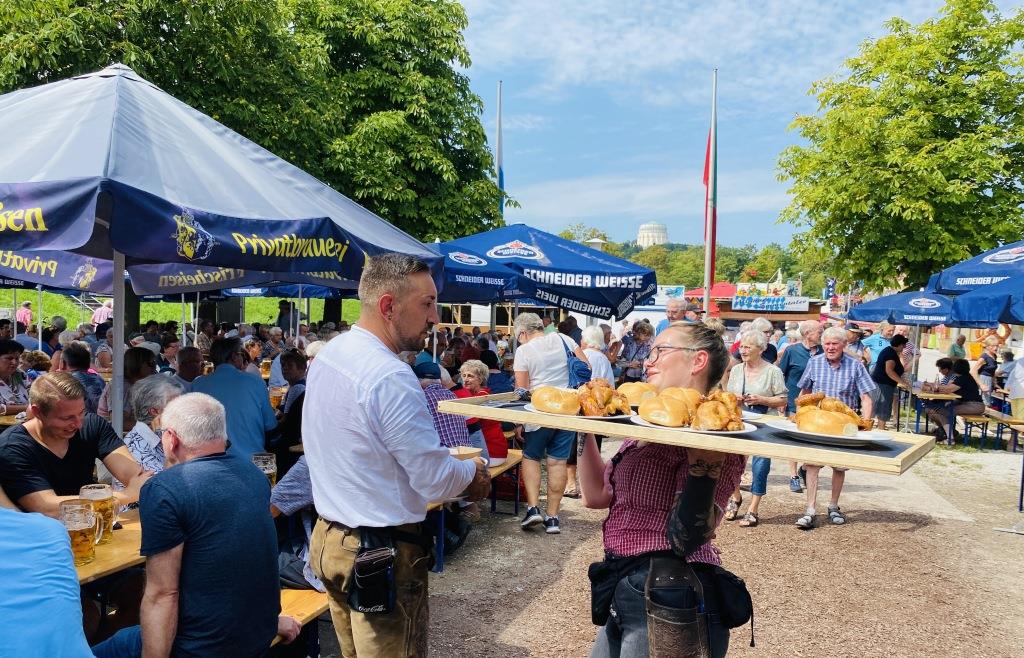 Volksfest-Lust in Kelheim steigt: Das kostet die Mass Bier, das ist ...