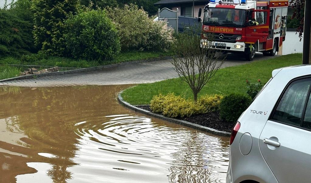 Unwetter setzt Keller im Landkreis Cham unter Wasser und flutet Straßen und Grundstücke