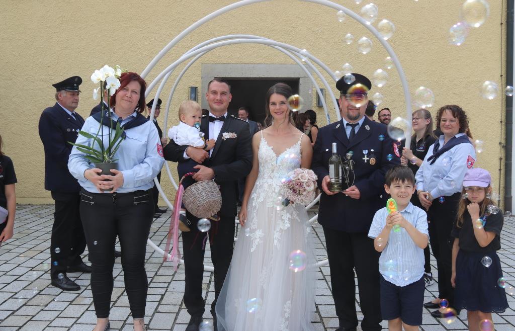 Kirchliche Hochzeit in Heinrichskirchen: Ein besonderer Tag für Theresa ...