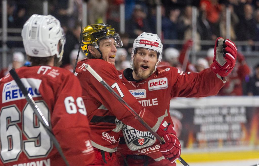 Dreimal David Booth: Die Eisbären Regensburg ziehen ins Halbfinale ein