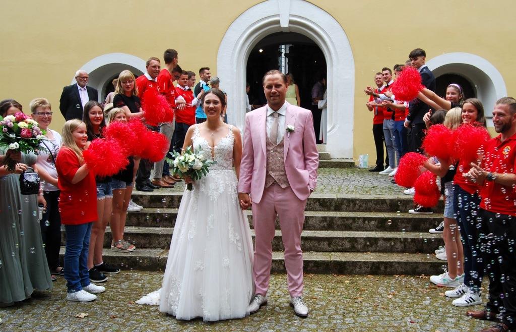 Eine etwas andere Trauung: Lukas und Tina Riedl schlossen am Heilbrünnl ...