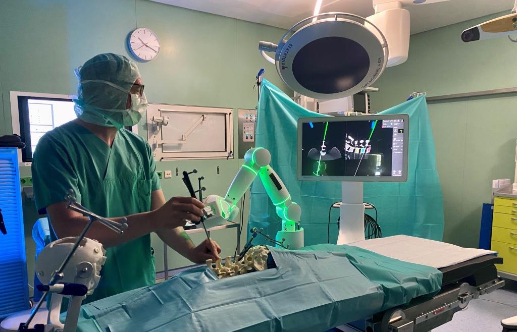 Robotertechnik: An der Uniklinik Regensburg kommt ein smartes OP-System ...