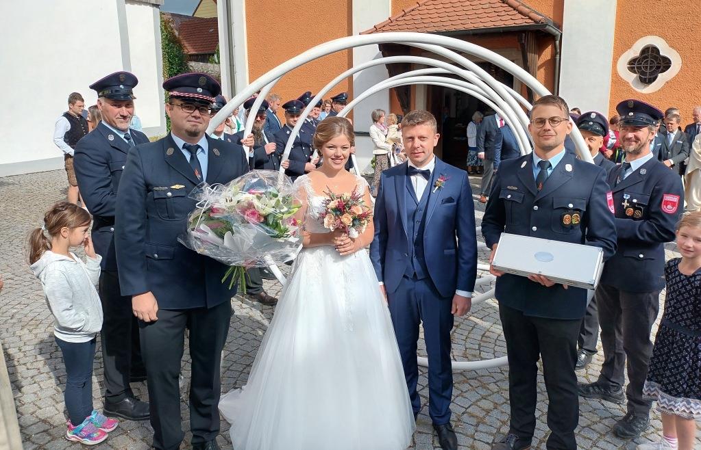 Theresa und Manuel gaben sich in Dieterskirchen das Ja-Wort
