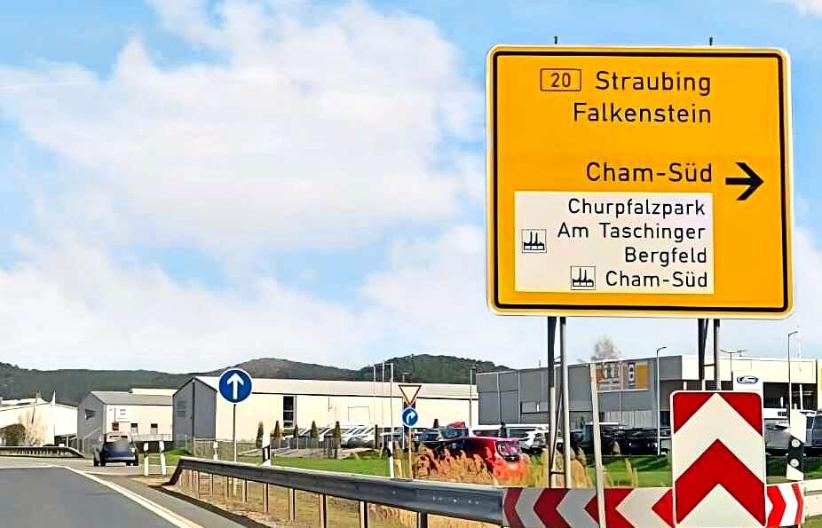 B20 zwischen Cham-Süd und Cham-Mitte: Asphaltdeckschicht wird erneuert