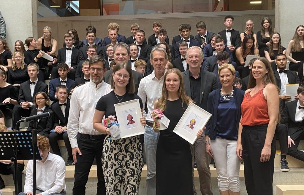 Neumarkter WGG verleiht G.L.U.C.K-Preis Theresa Lodermeyer und Ida Rackl