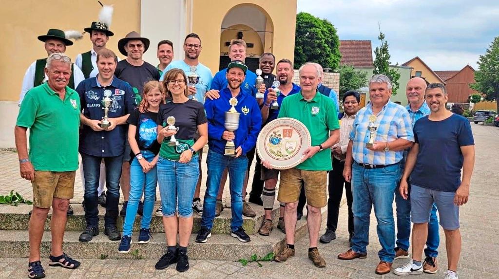 Labertal Alling feiert mit der Dorfgemeinschaft