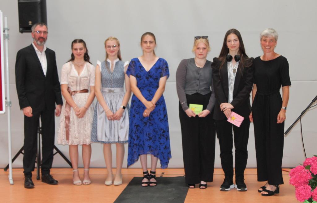 Absolventen der Mittelschule Furth im Wald wurden mit viel Lob in die ...