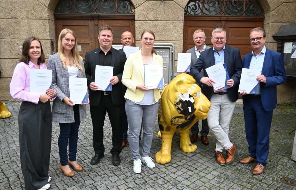 Stadt Amberg und VR Bank Amberg-Sulzbach geben neue Vorsorgebroschüre ...