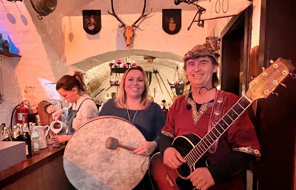 „Drunken Sailor“ oder „Kunibert“: Die Ritter vom Apostelkeller streiten ...