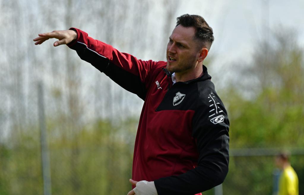 Blazej Majewski versucht den TSV Neutraubling zu retten