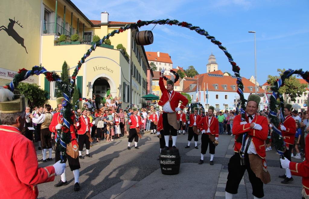 Tradition und Moderne treffen aufeinander: So war die Eröffnung des ...