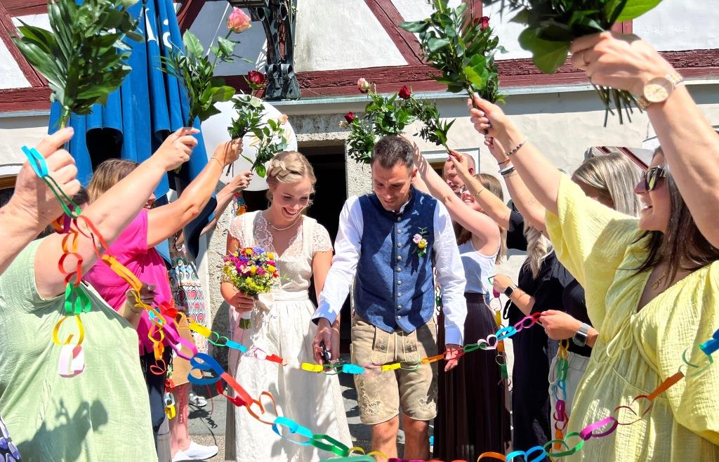 Lea Geyer und Robert Lenz gaben sich in Berg das Jawort