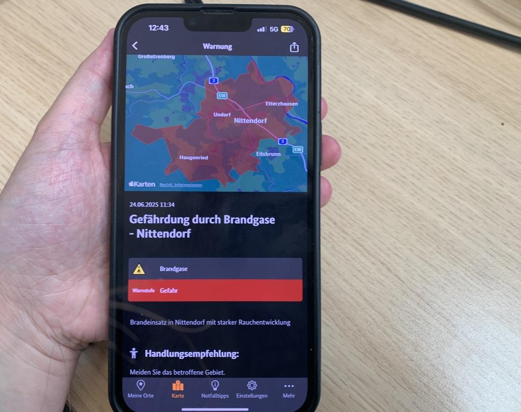 Scheune in Nittendorf in Flammen – Feuerwehrleute kämpfen um ...