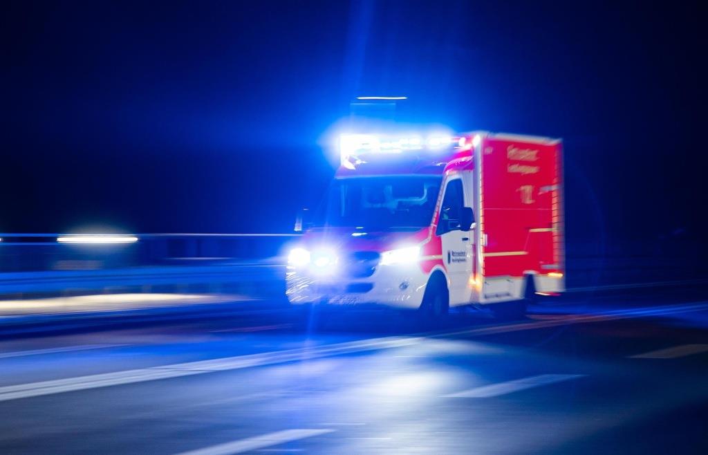 Verkehrsunfall bei Amberg: Autofahrer überschlägt sich und wird schwer verletzt