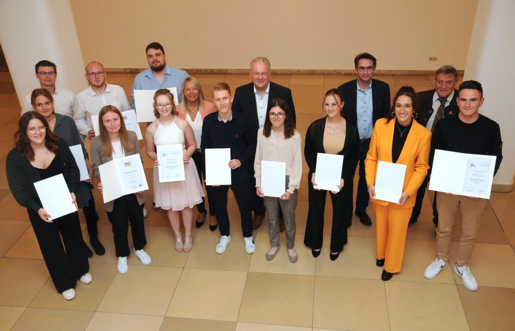 Die besten Absolventen des Beruflichen Schulzentrums Sulzbach-Rosenberg ...