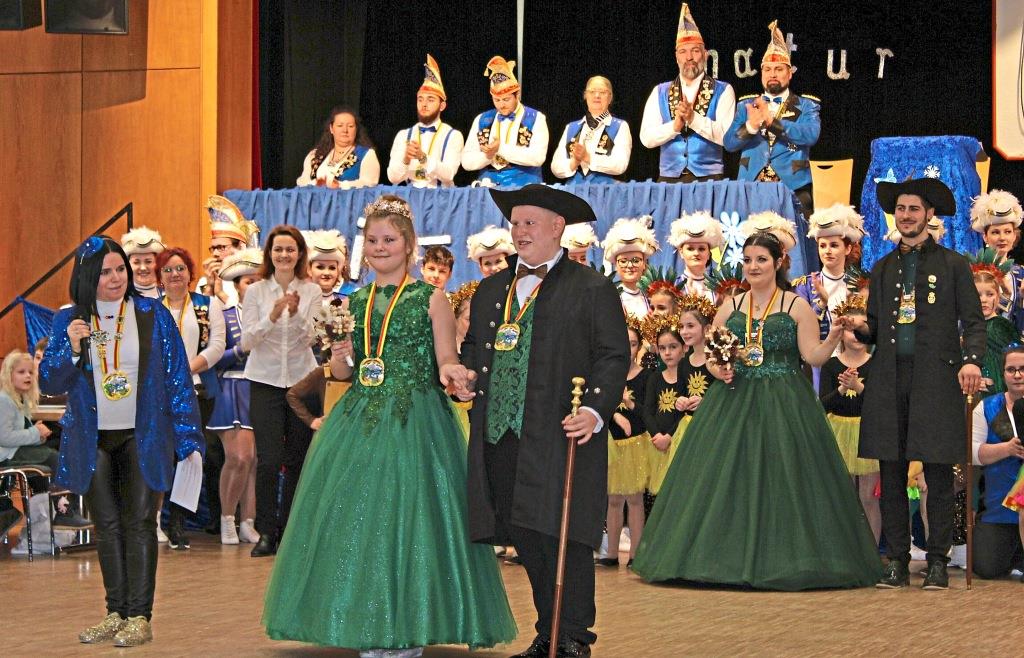 Prinzenpaare präsentiert: Glanzvolle Prunksitzung bei Lari-Fari Diesenbach