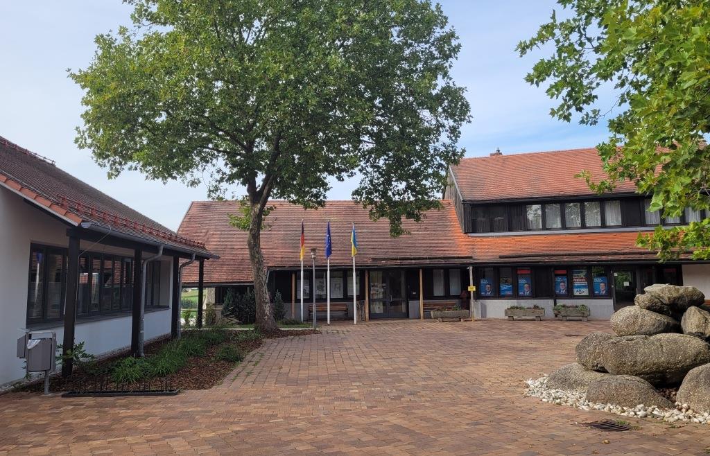 Kommen AfD und Geflüchtete in Bernhardswald unter ein Dach?