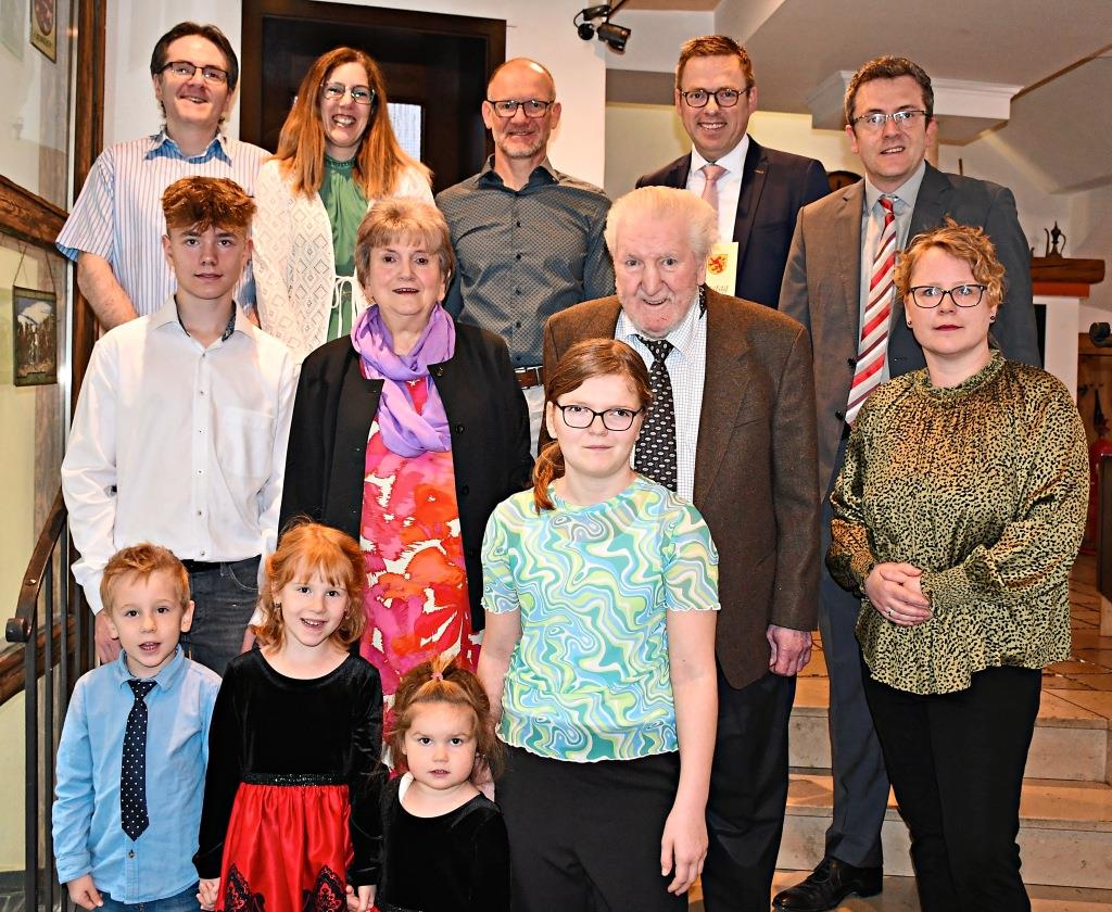 Resi Karg feiert im Kreise ihrer Familie den 80.