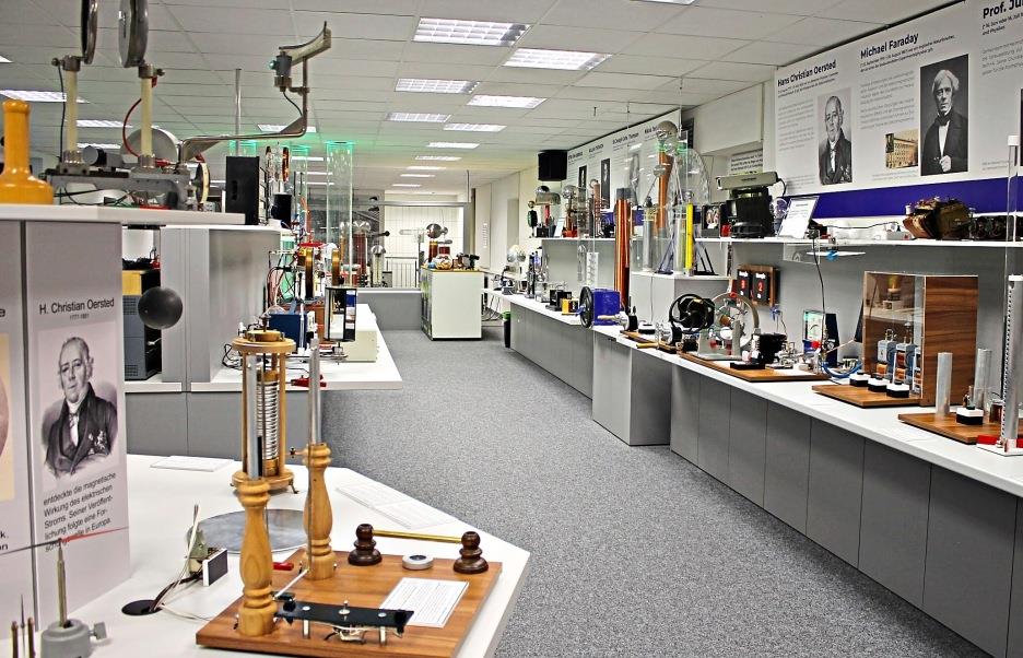 Michael Heller eröffnet nach Umbau sein Rundfunkmuseum wieder