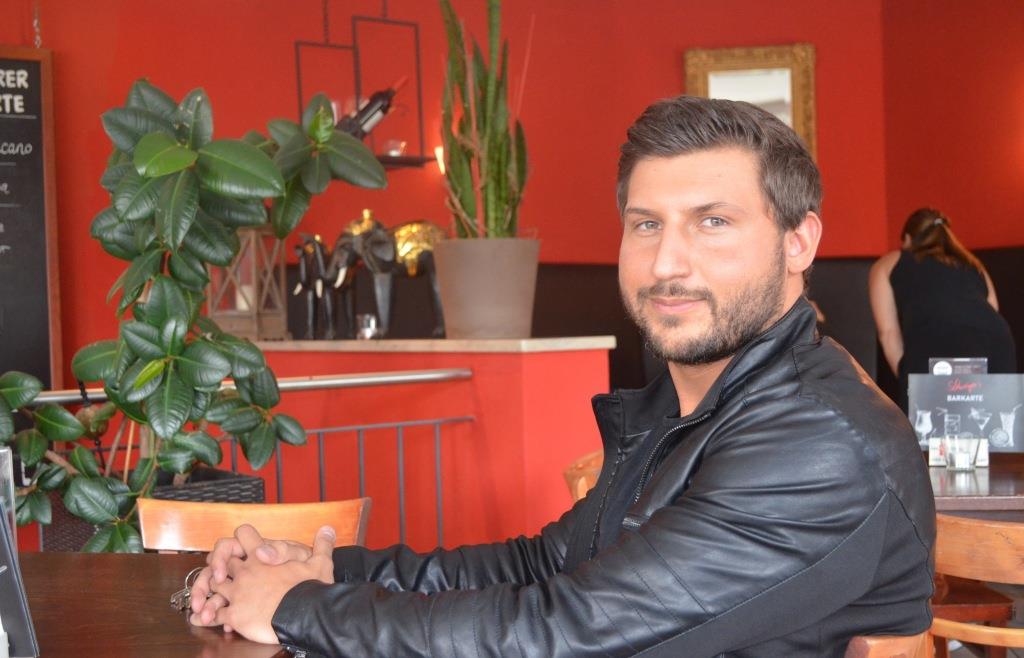 Pianist Yojo Christen gibt Klavierkonzert für Gruppe Kunst in Kelheim